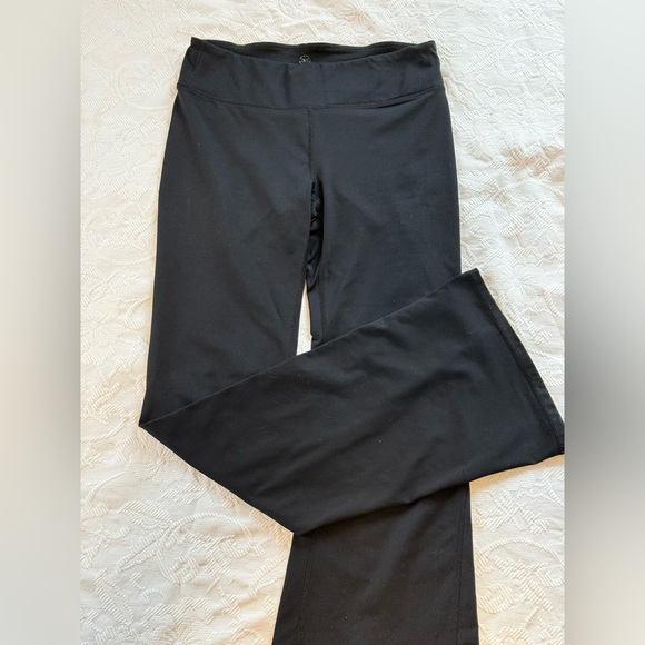 GAIAM | Pants & Jumpsuits | Gaiam Flare Leg Yoga Pants | Poshmark